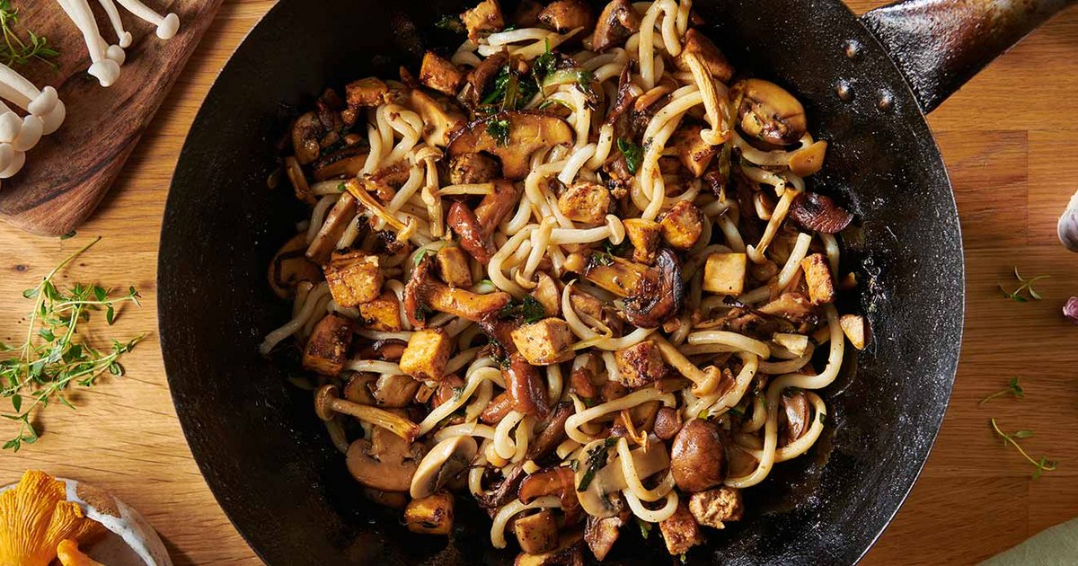 Salteado de fideos udon con tofu y setas | Receta | Kikkoman