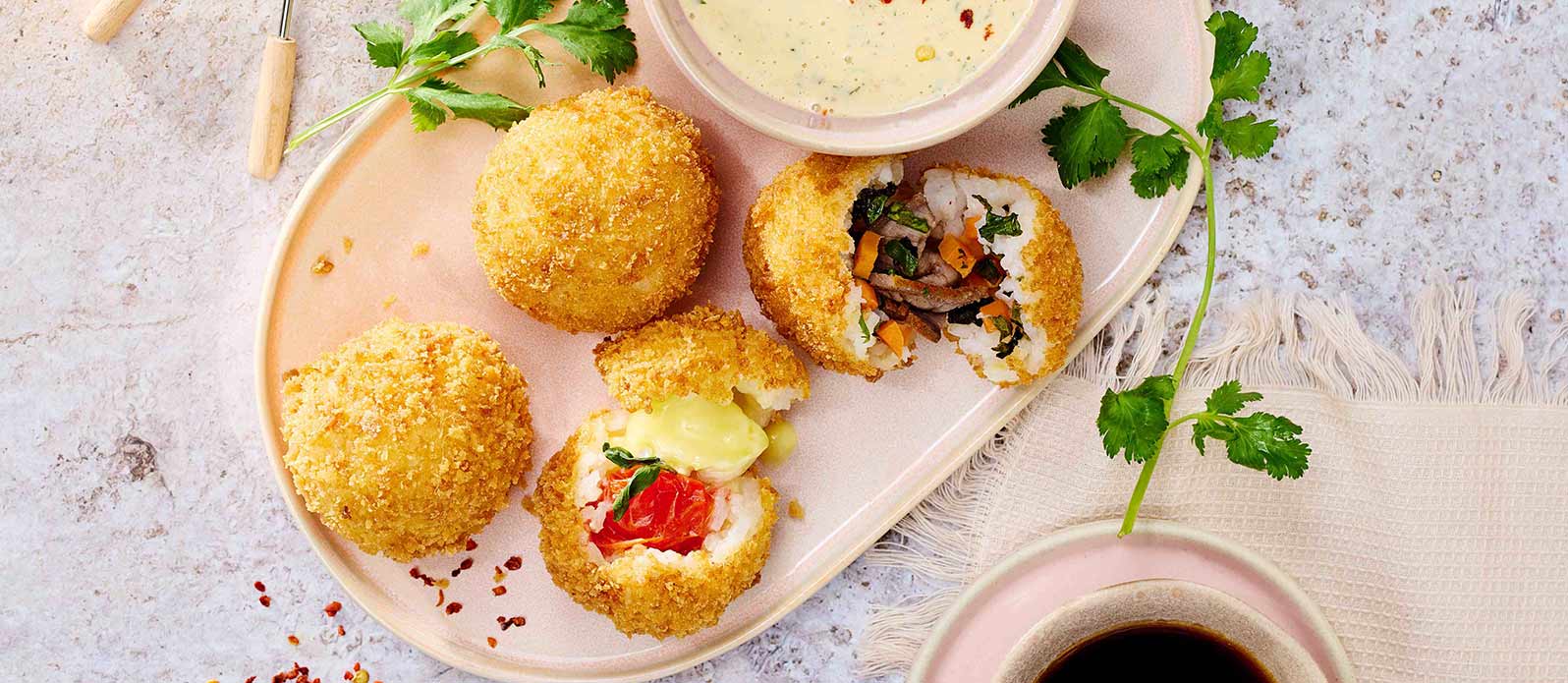 Salsa de mayonesa de mango poke con bolitas de sushi fritas | Receta ...