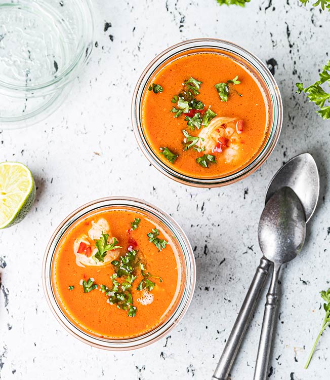 Sopa de tomate con gambas y bacalao | Receta | Kikkoman